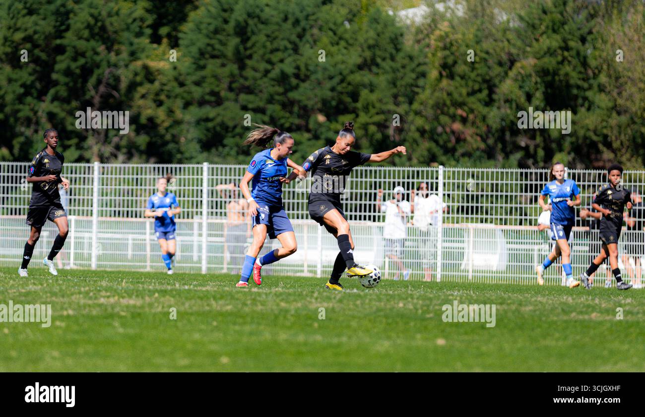 Candice Charbonnier (18 Grenoble) in action during French Women's ...
