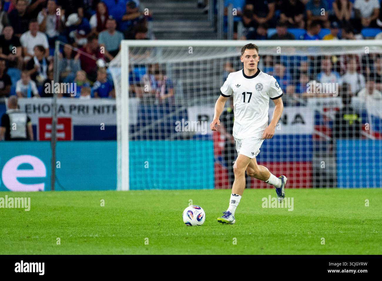 Florian Wirtz (Deutschland, #17) am Ball, SVK, Slowakei vs Deutschland ...