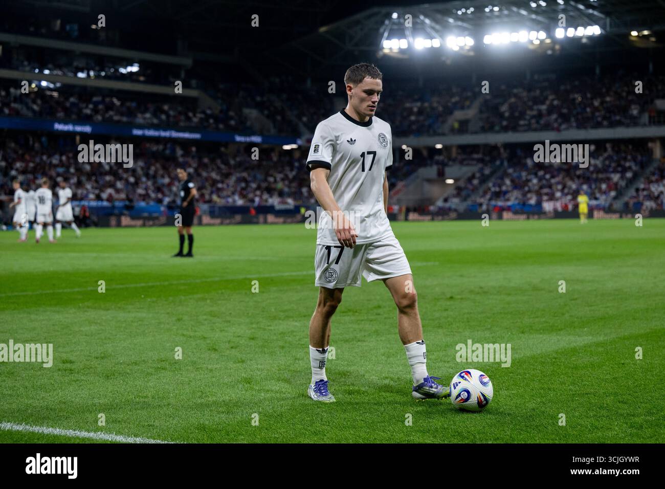 Florian Wirtz (Deutschland, #17) geht zum Eckball, SVK, Slowakei vs ...