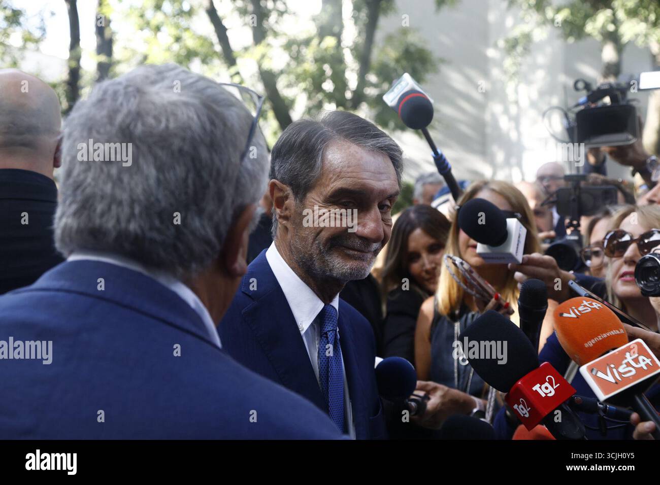 Milan, death of Giorgio Armani, chapel of rest set up at the Armani ...