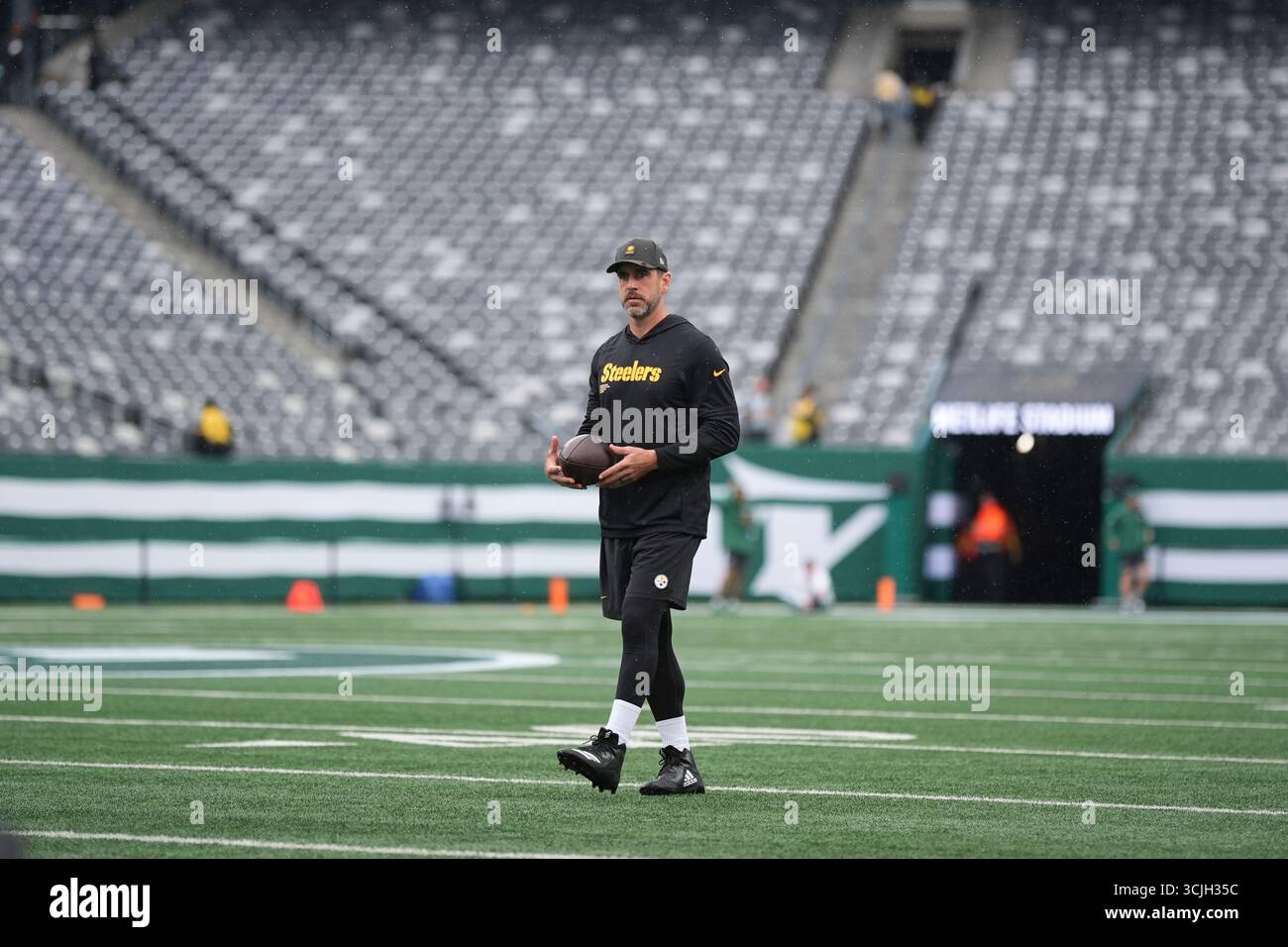 Pittsburgh Steelers quarterback Aaron Rodgers works out prior to an NFL ...