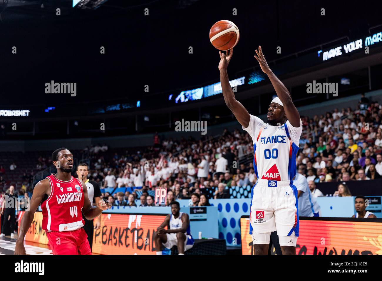 Sylvain Francisco (Frankreich, 00) im Wurf FIBA EuroBasket 2025 ...