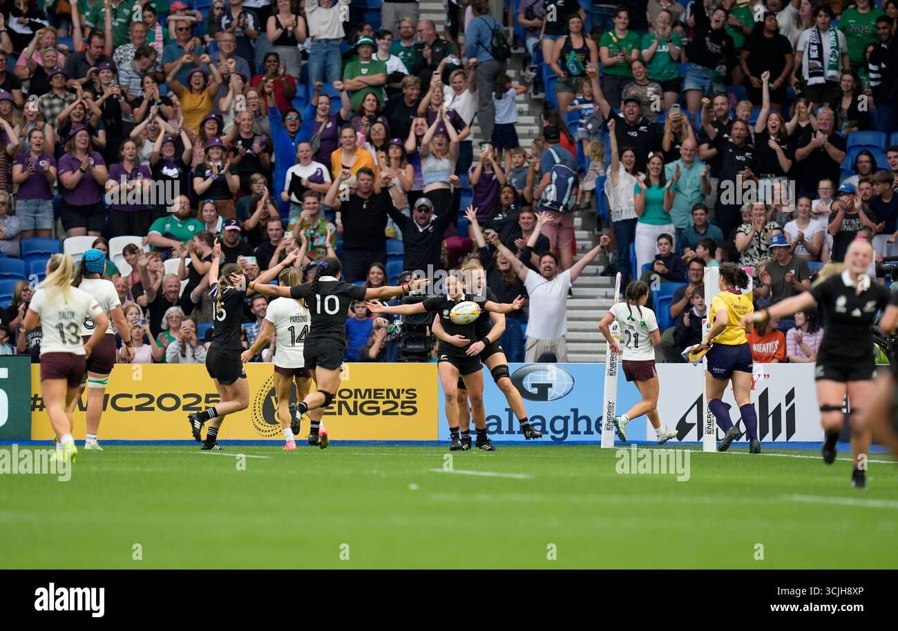 New Zealand's Maia Joseph (centre) celebrates after scoring a try ...