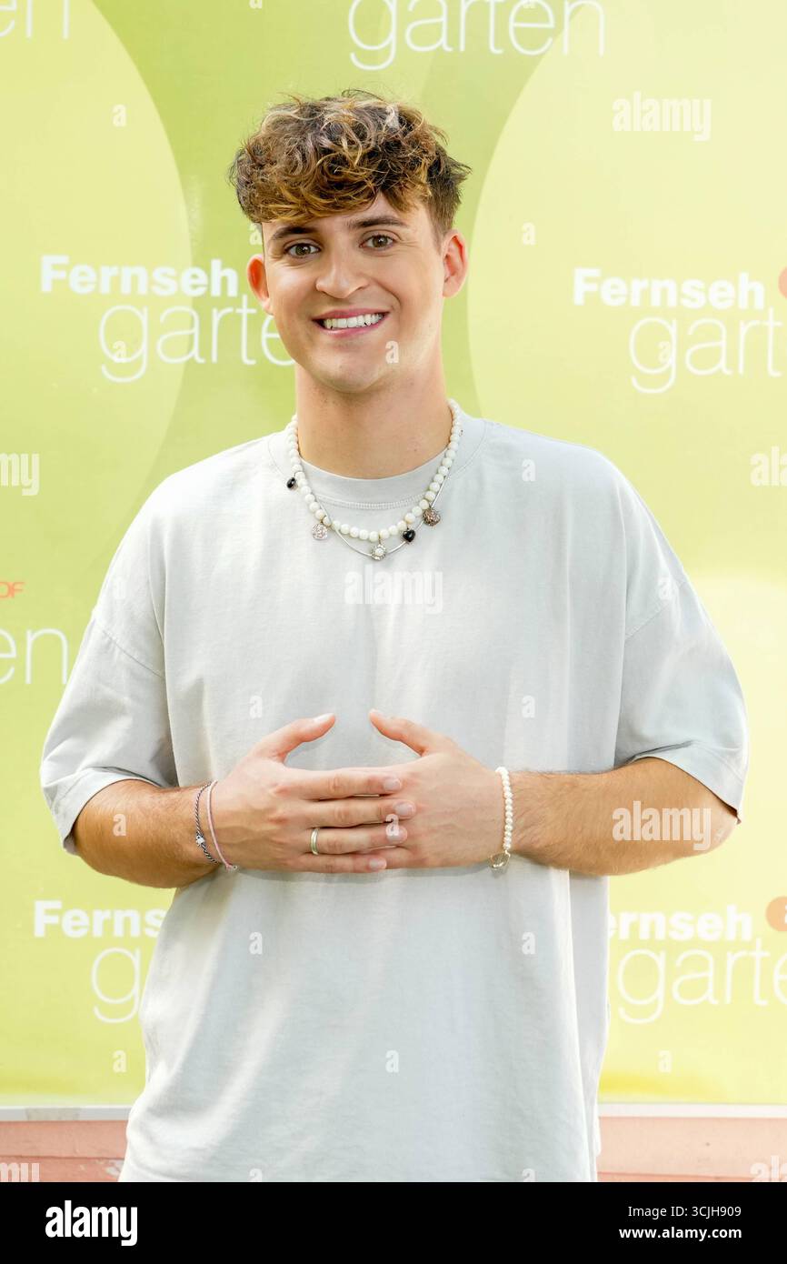 ZDF-Fernsehgarten 2025. Fab Fox im ZDF Fernsehgarten - Motto Rock im ...