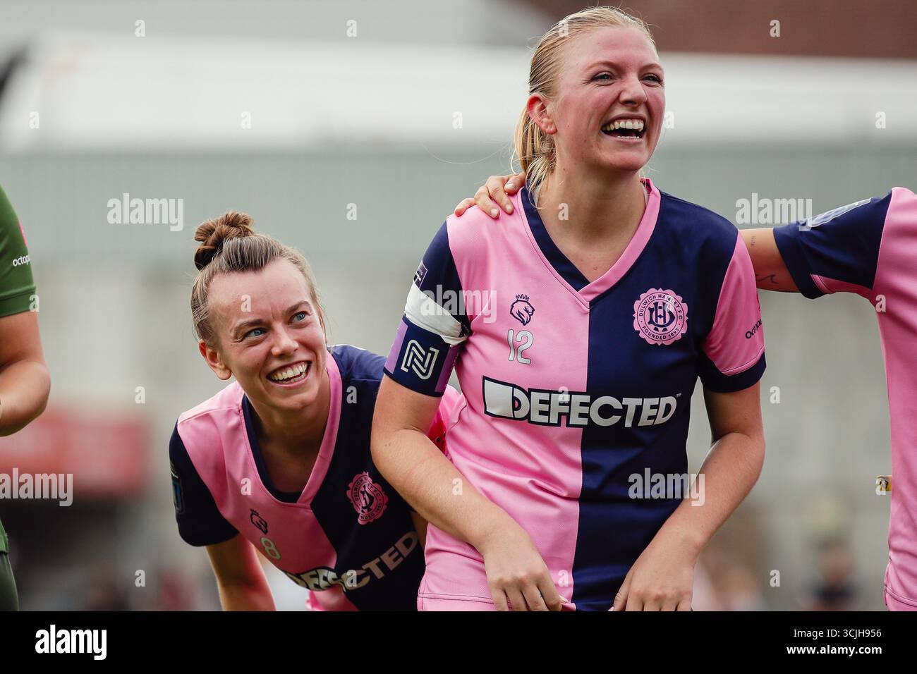 London, UK. 7th September, 2025. Lauren Heria (8 Dulwich Hamlet) and ...