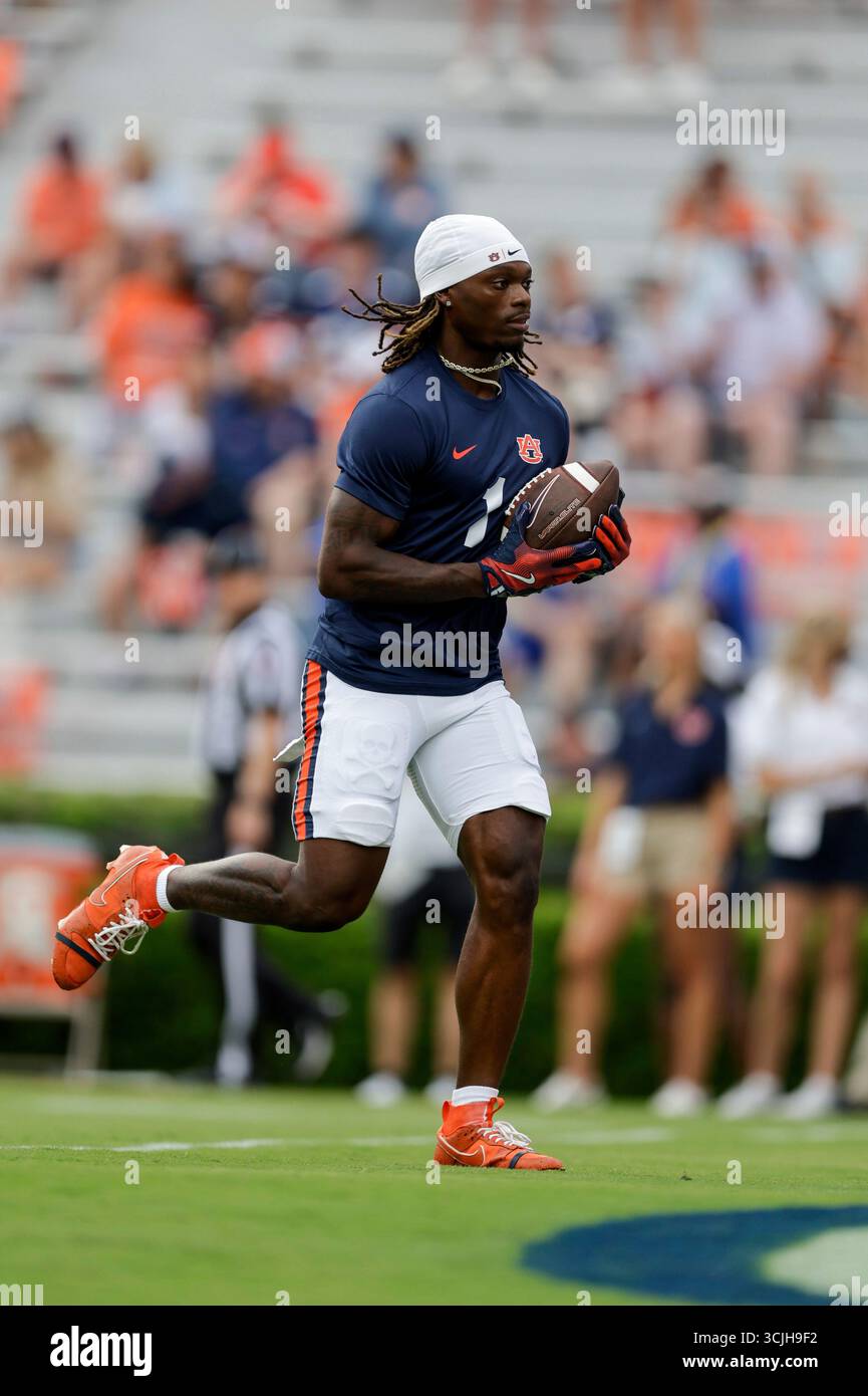 Auburn wide receiver Eric Singleton Jr. (1) warms up prior to an NCAA ...