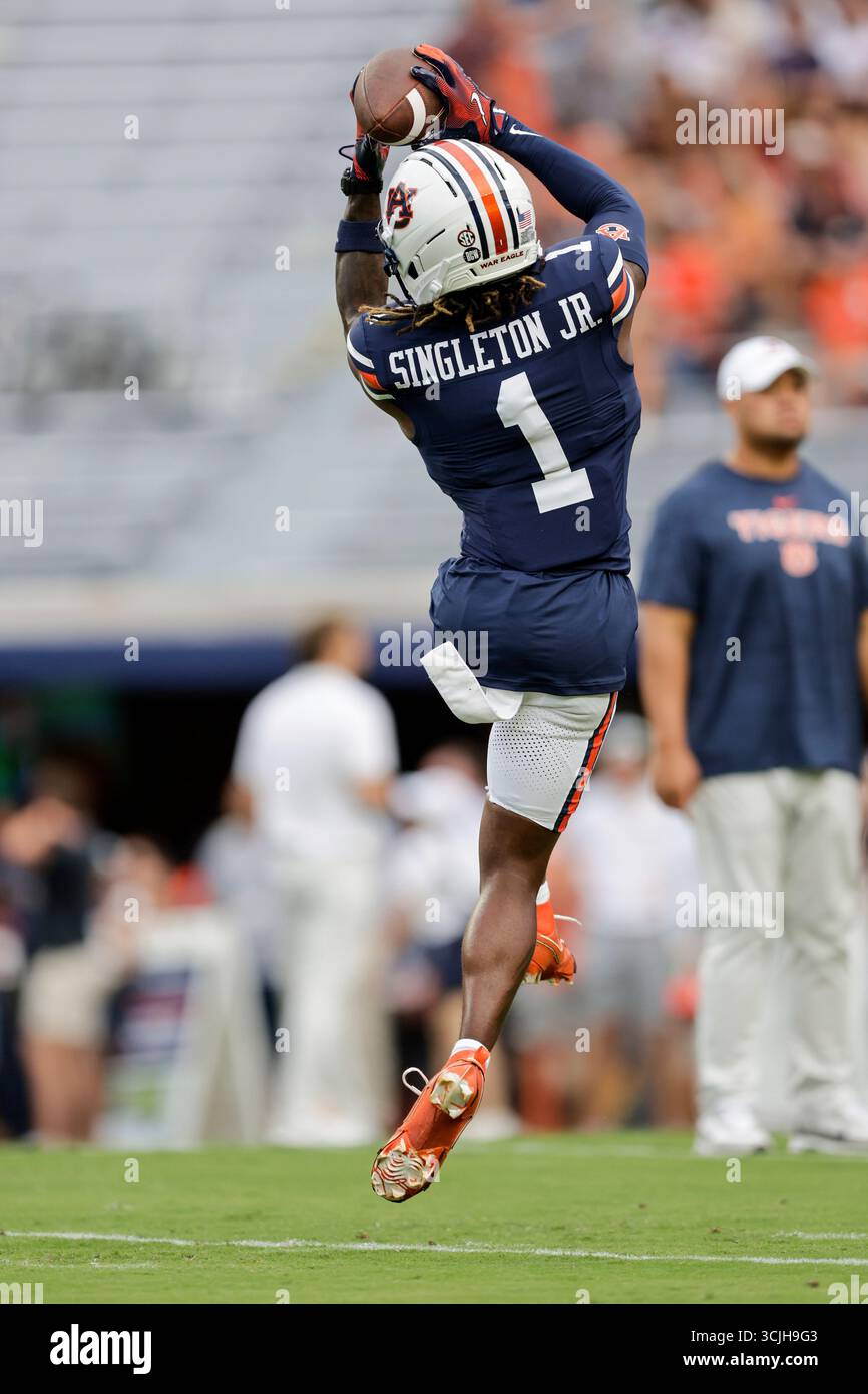 Auburn wide receiver Eric Singleton Jr. (1) warms up prior to an NCAA ...