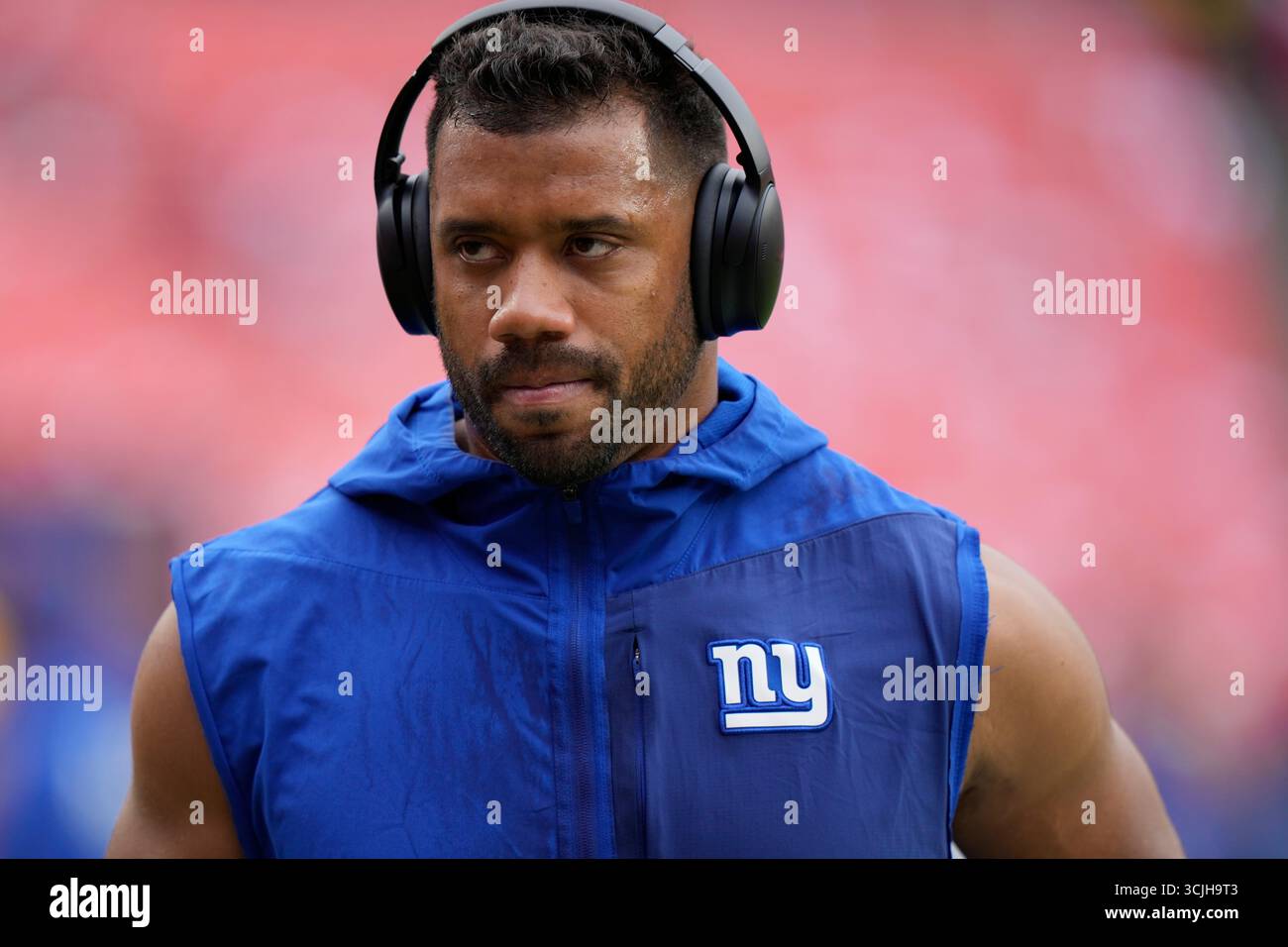 New York Giants quarterback Russell Wilson (3) running on the field the ...
