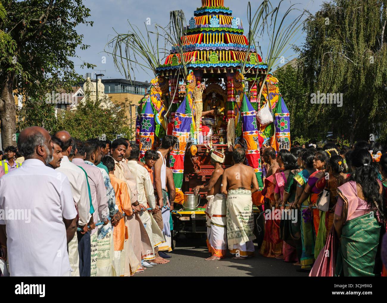 London, UK. 07th Sep, 2025. The chariots make their way through ...