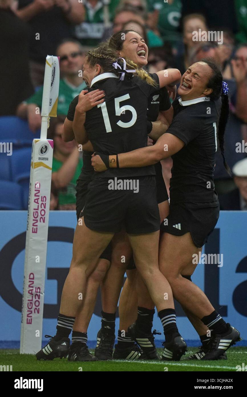 New Zealand's Kennedy Tukuafu, centre, celebrates with teammates after ...
