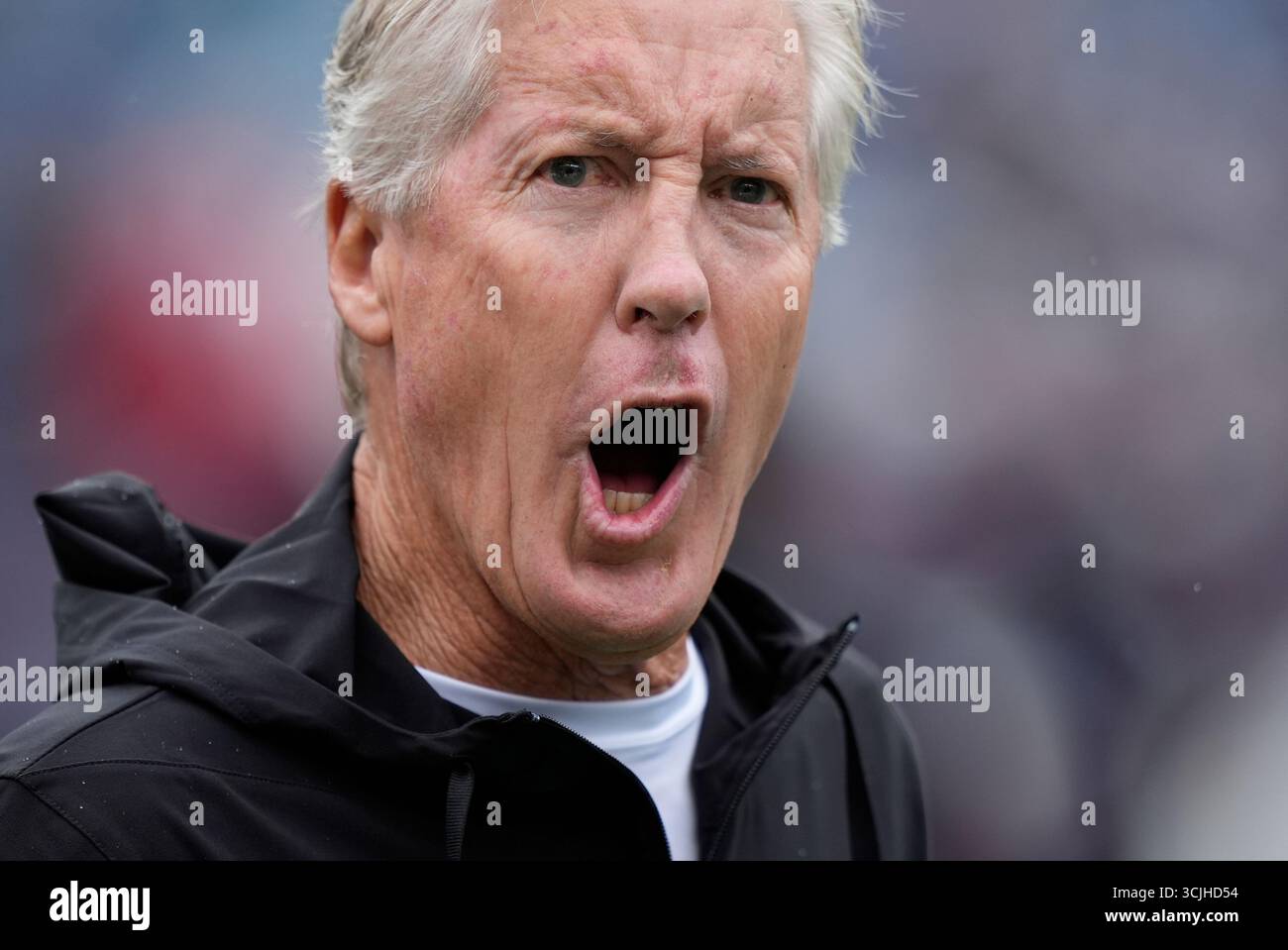 Las Vegas Raiders head coach Pete Carroll before an NFL football game ...