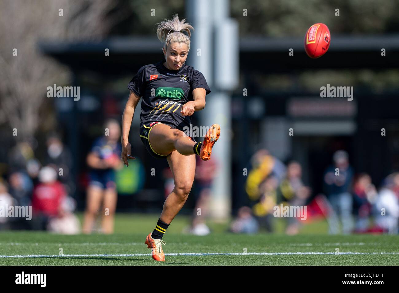 Sarah Hosking of Richmond FC seen in action during the AFLW Round 4 ...
