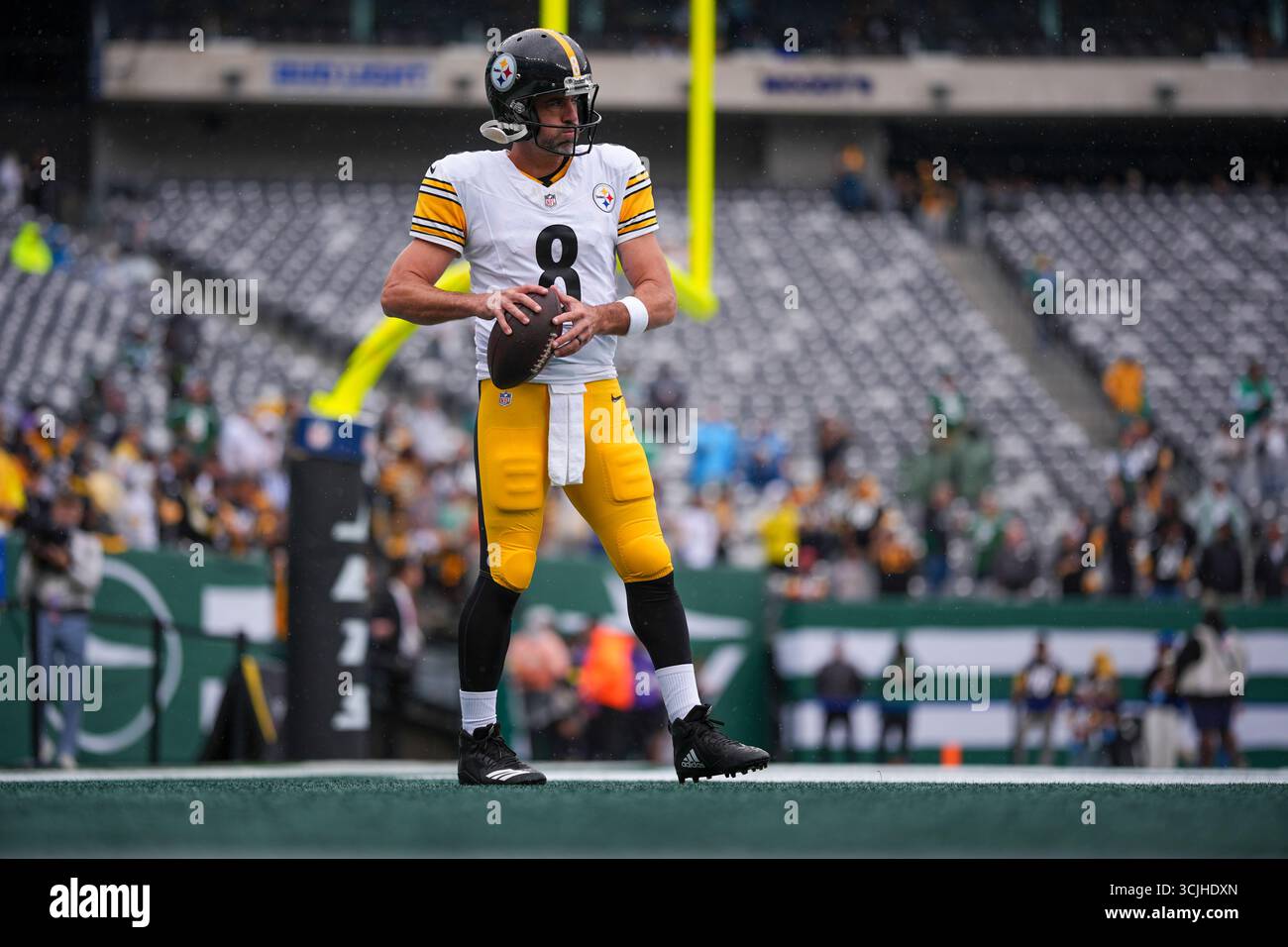 Pittsburgh Steelers quarterback Aaron Rodgers works out prior to an NFL ...
