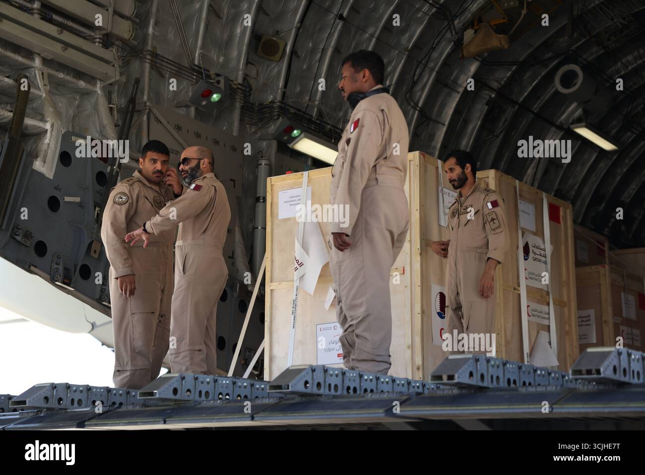 Qatari Air Force personnel unload humanitarian aid shipment at Damascus ...