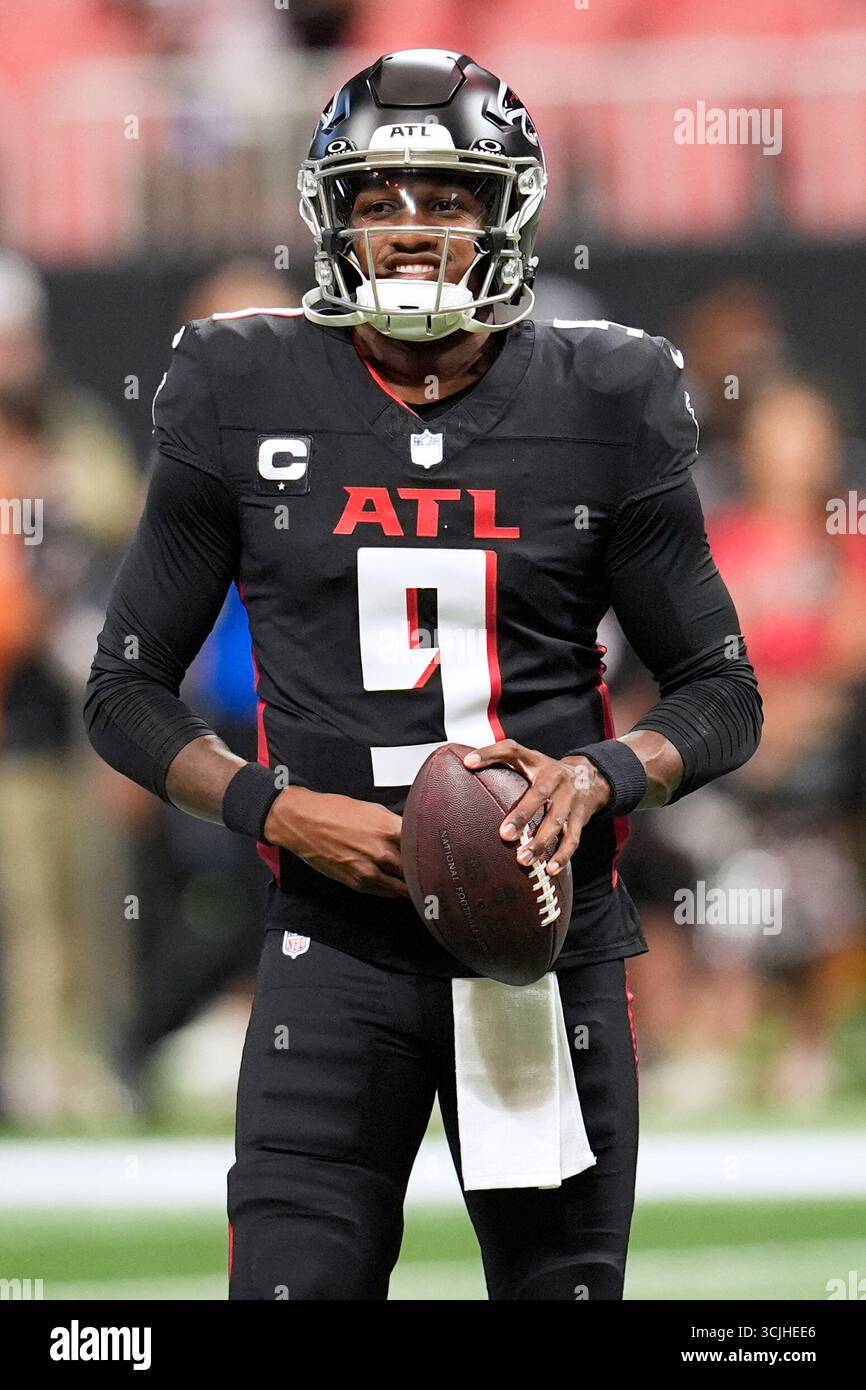 Atlanta Falcons quarterback Michael Penix Jr. (9) warms up before an ...