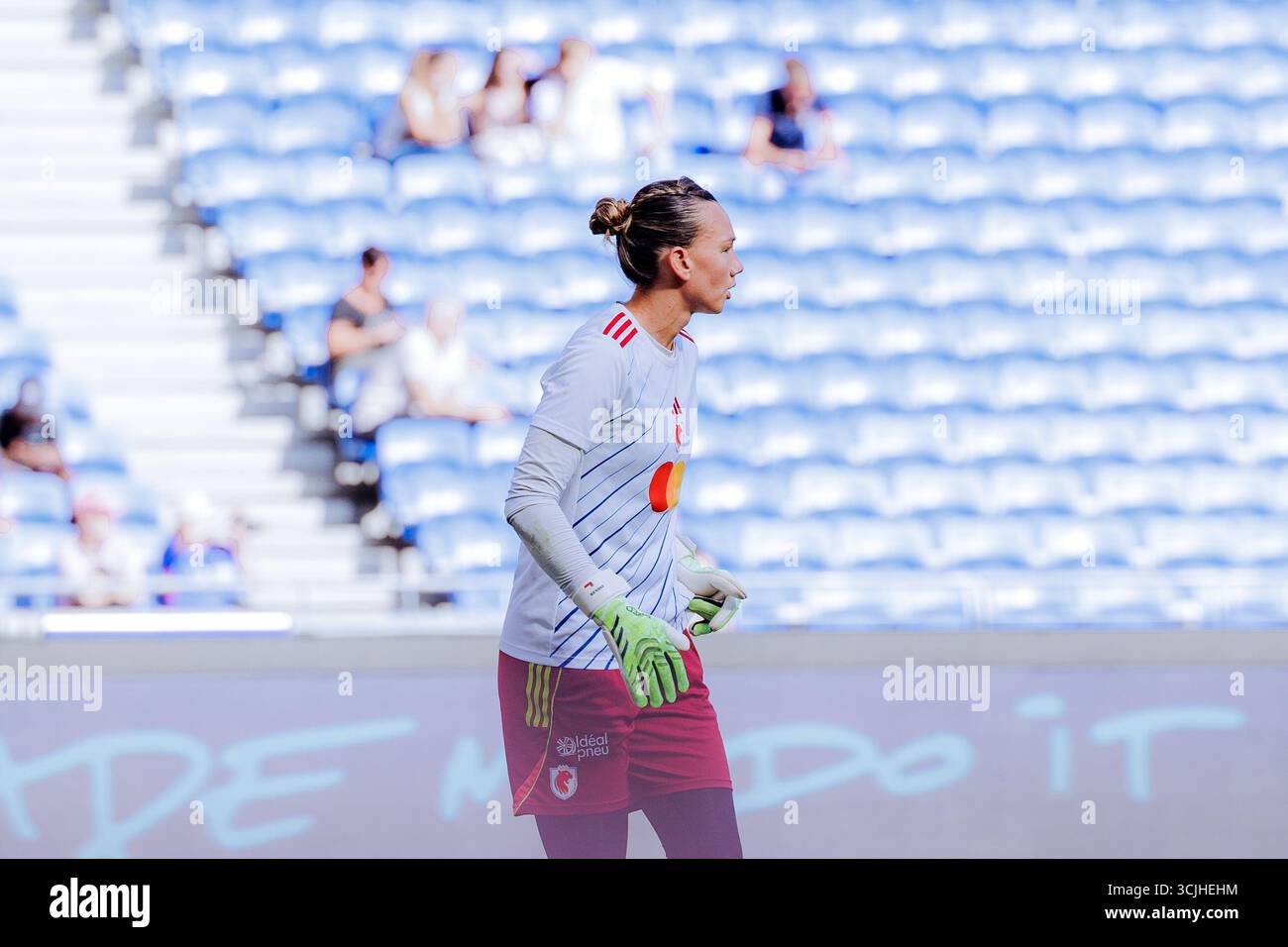 Goalkeeper Christiane Endler (1 Olympique Lyonnais) in action during ...