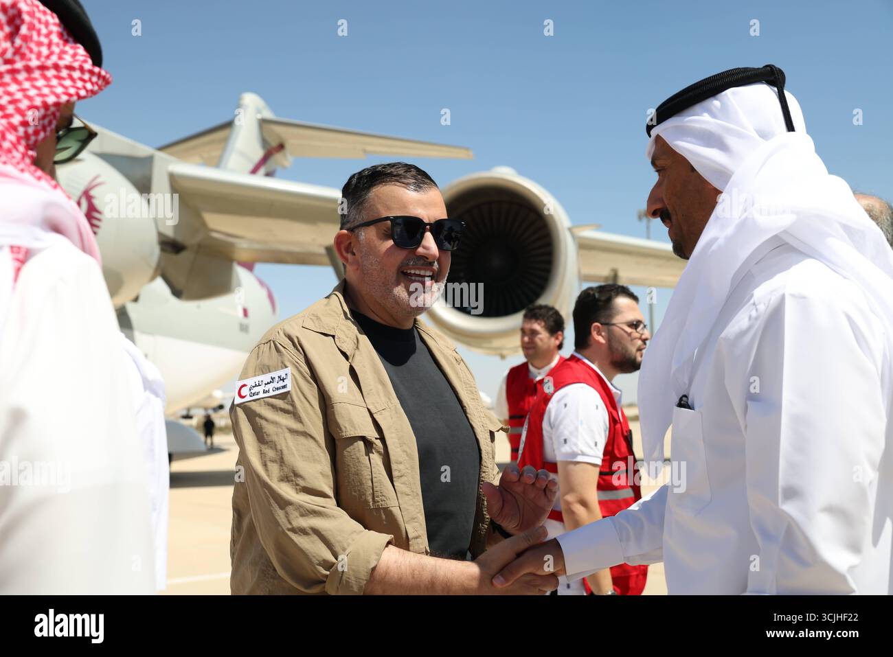 Qatari ambassador in Syria meets Red Crescent officials during ...