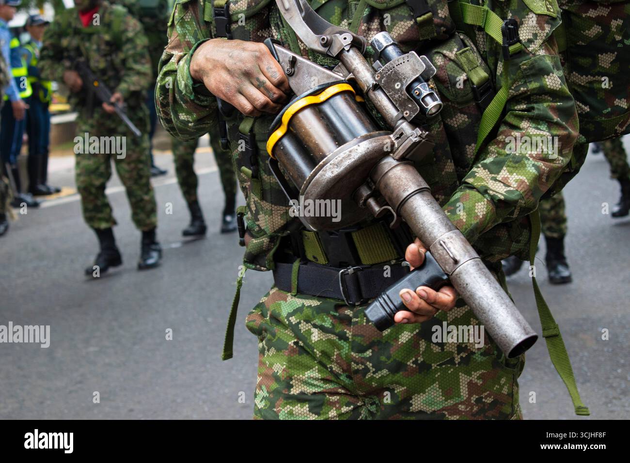 Soldier with grenade launcher, Military holding grenade launcher, Armed ...