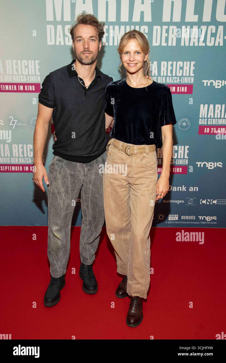 abb Max Woelky und Sinja Dieks zu Gast auf dem roten Teppioch bei der ...