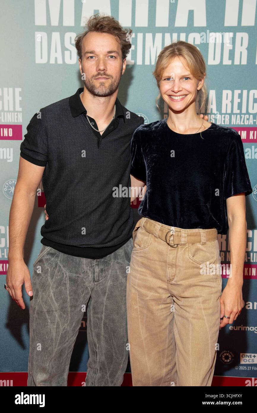 abb Max Woelky und Sinja Dieks zu Gast auf dem roten Teppioch bei der ...
