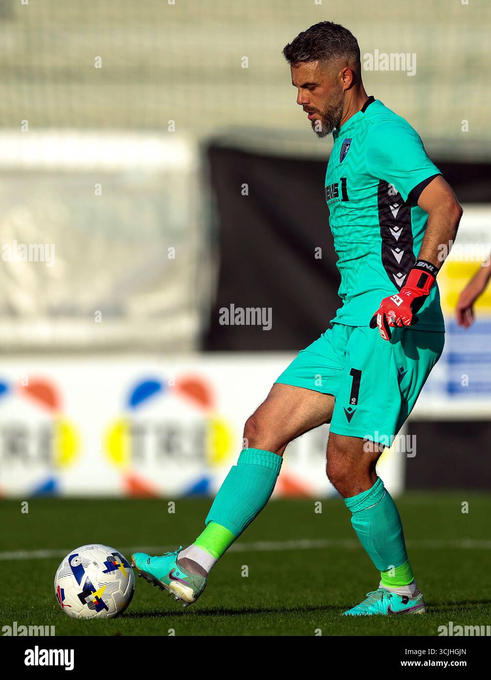 Goalkeeper glenn morris action hi-res stock photography and images - Alamy