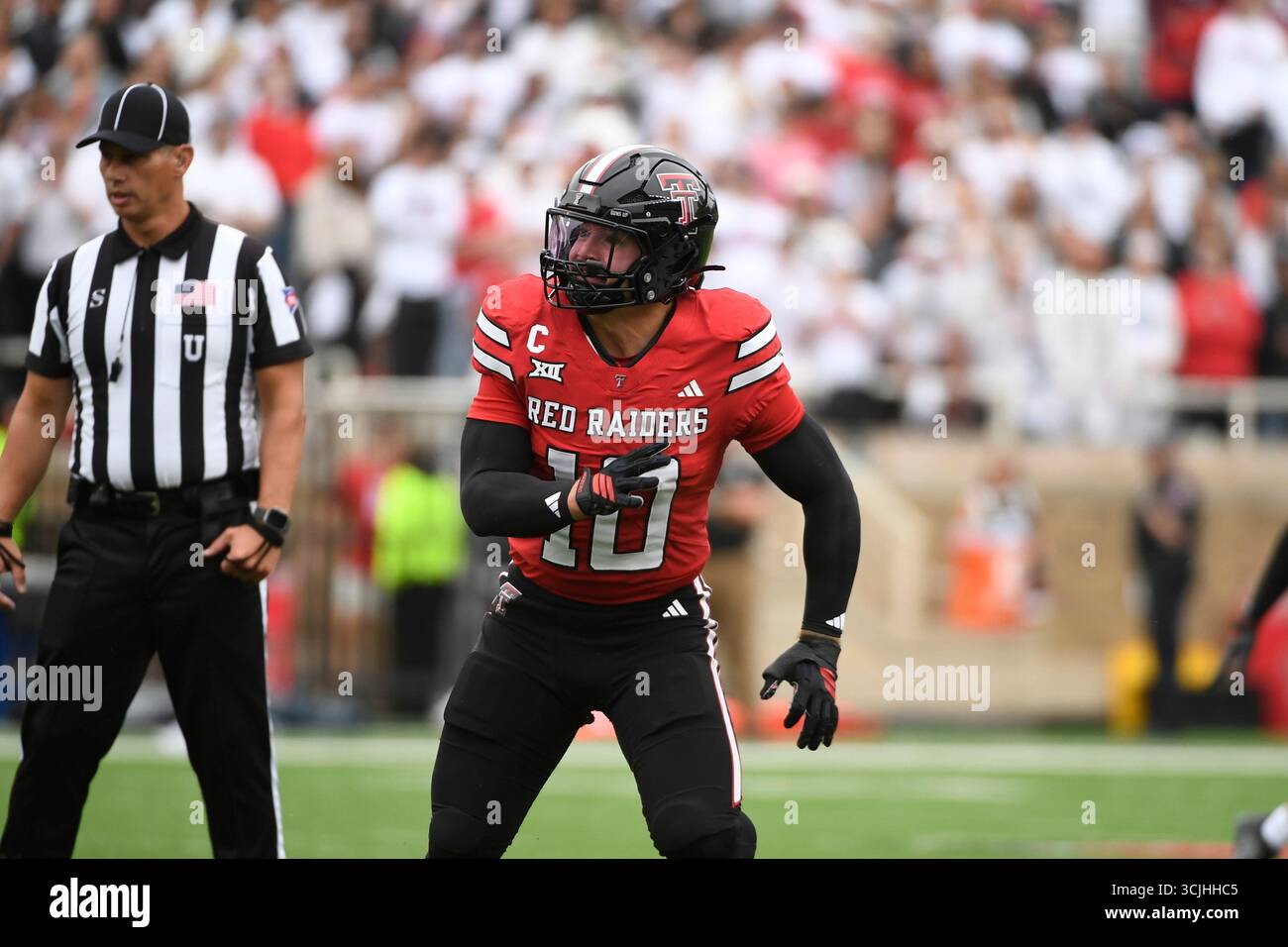 Texas Tech linebacker Jacob Rodriguez (10) reacts to the snap against ...