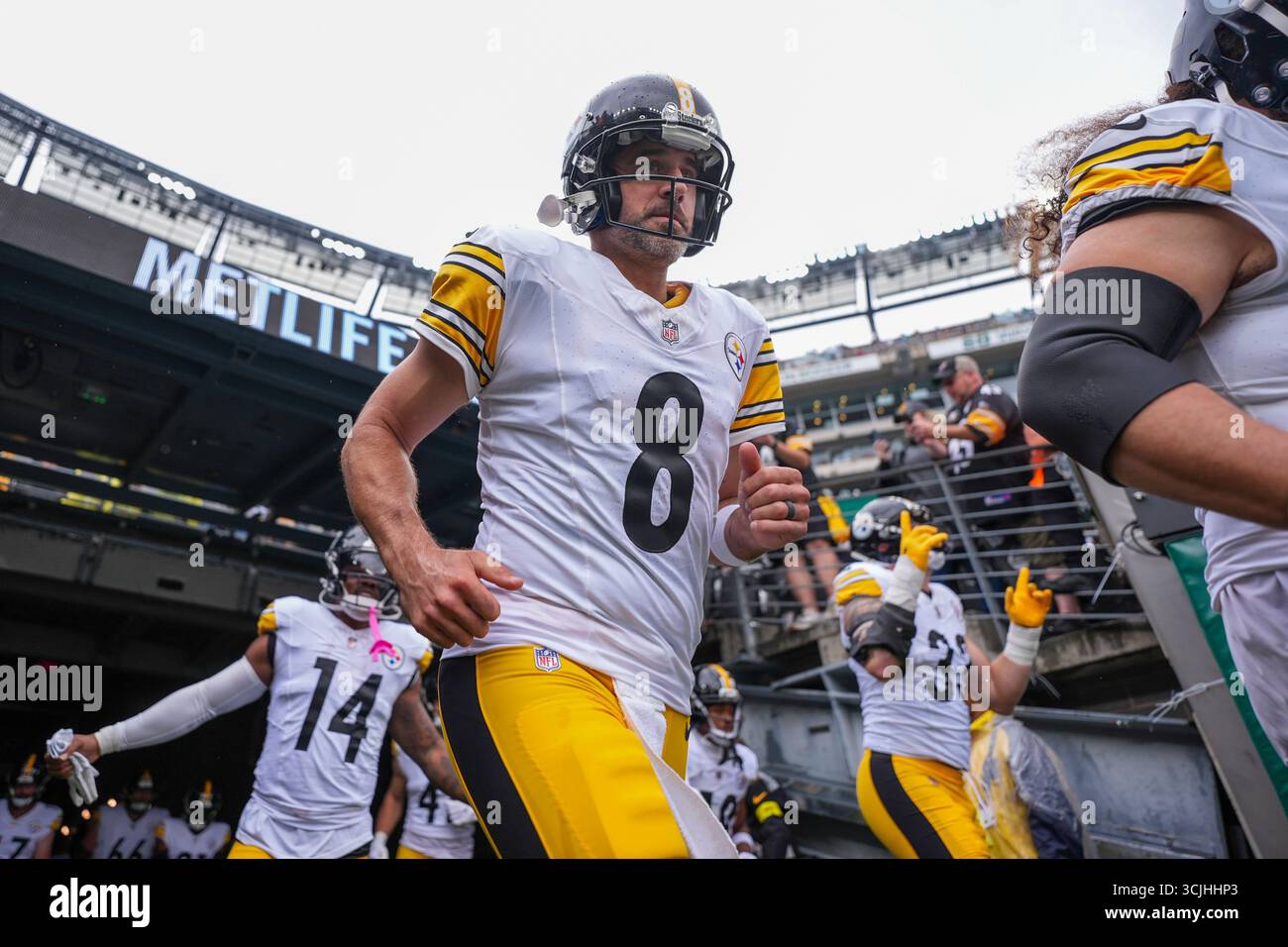 Pittsburgh Steelers quarterback Aaron Rodgers and teammates run onto ...