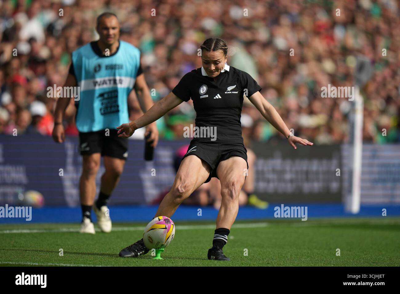 New Zealand's Renee Holmes kicks a penalty during Women's Rugby World ...