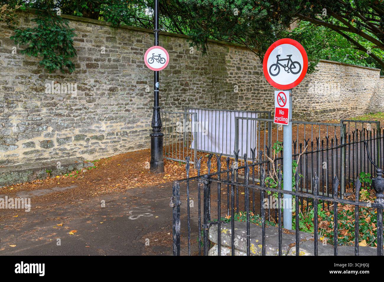 No cycling sign. Witney, Oxfordshire,UK Stock Photo - Alamy