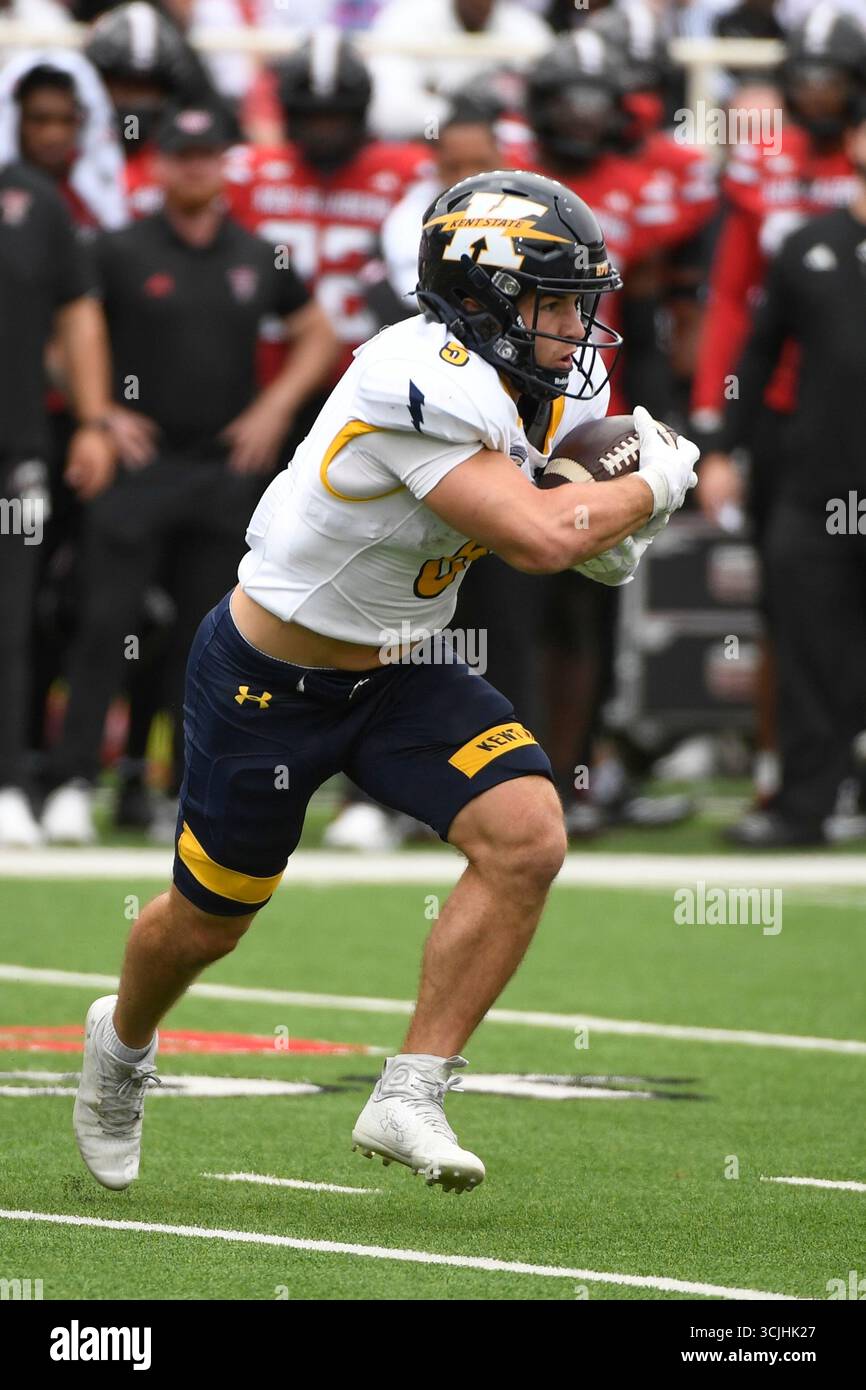 Kent State running back Gavin Garcia (5) runs the ball against Texas ...