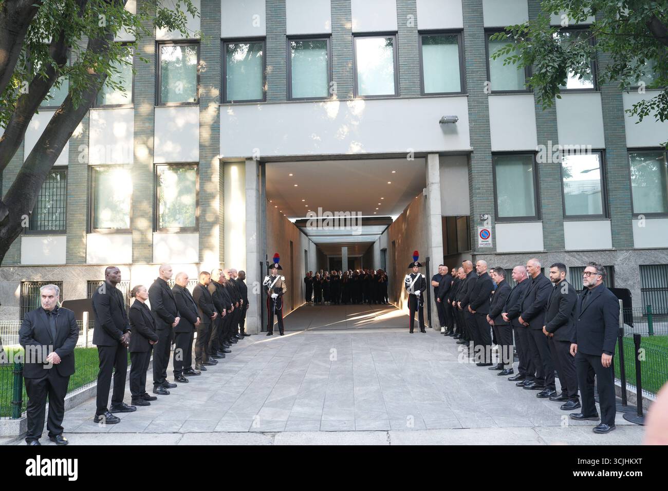 Milan, death of Giorgio Armani, funeral chapel set up at the Armani ...