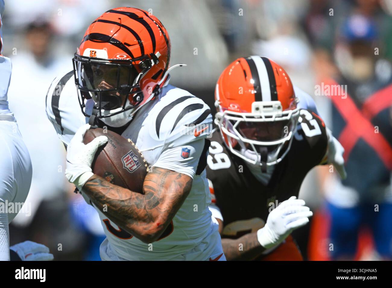 Cincinnati Bengals running back Chase Brown (30) runs for a touchdown ...