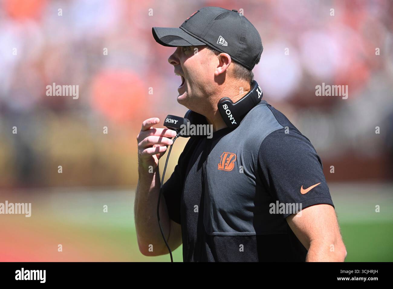Cincinnati Bengals head coach Zac Taylor calls a play during the first ...