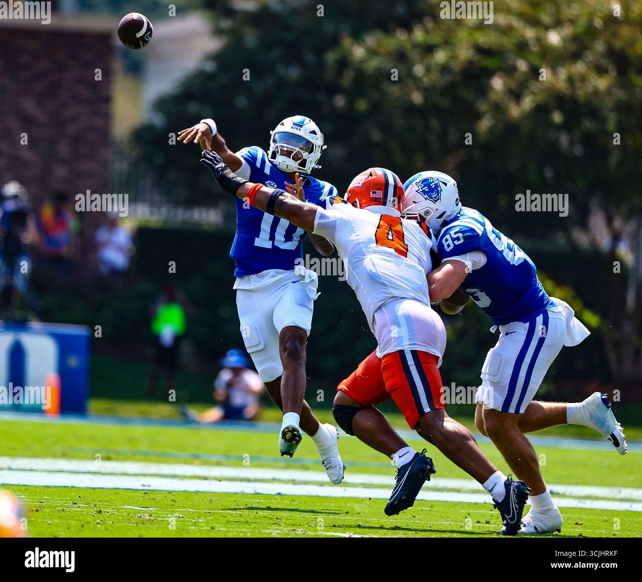 September 6,2025: Illinois linebacker Daniel Brown (4) pressures Duke ...