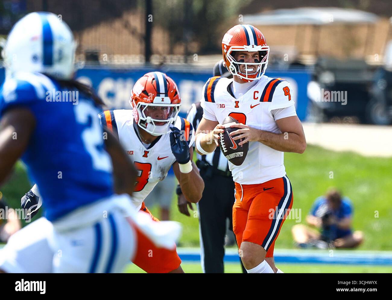 September 6,2025: Illinois quarterback Luke Altmyer (9) looks for open ...