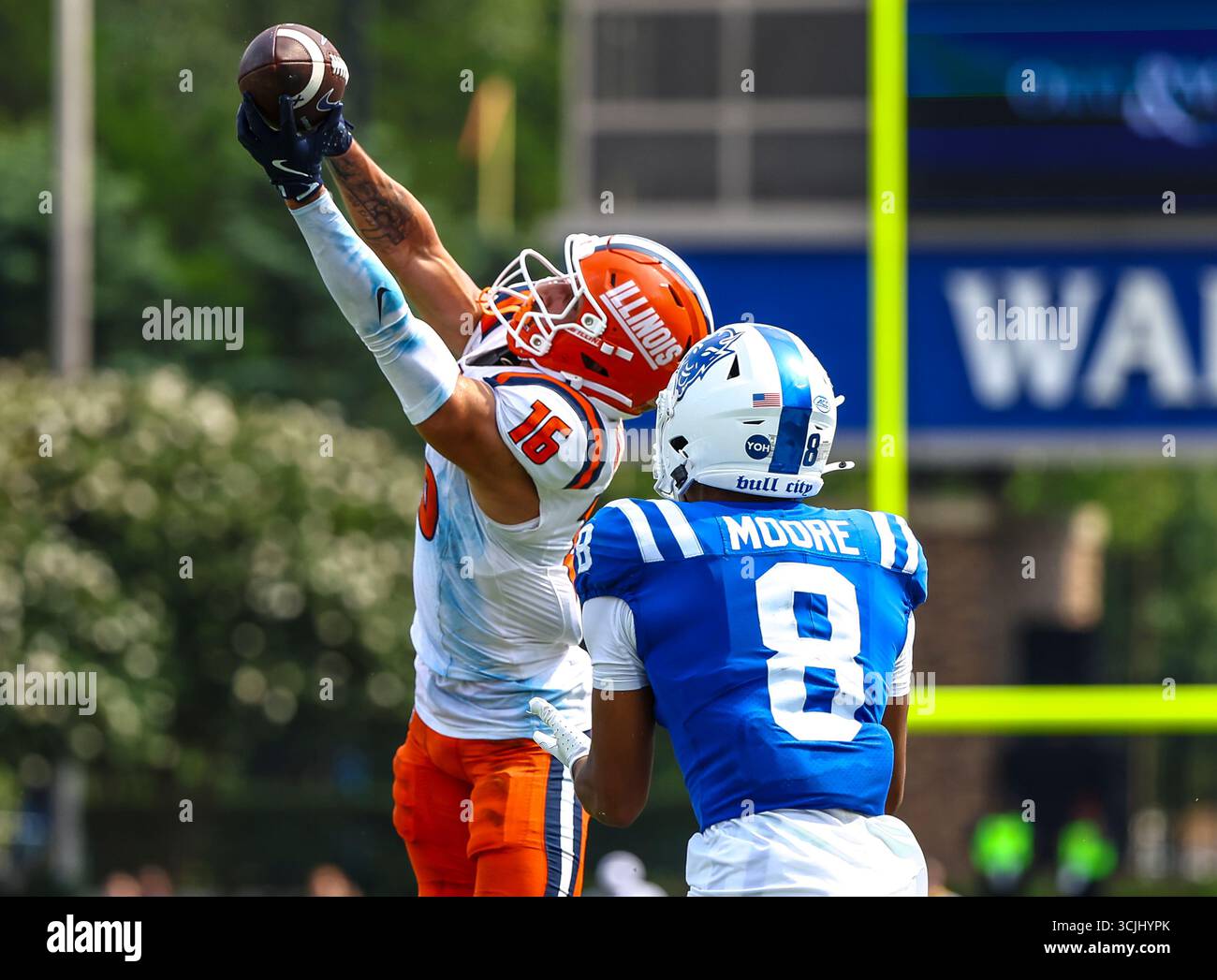 September 6, 2025: Illinois tight end Logan Farrell (16) intercepts ...