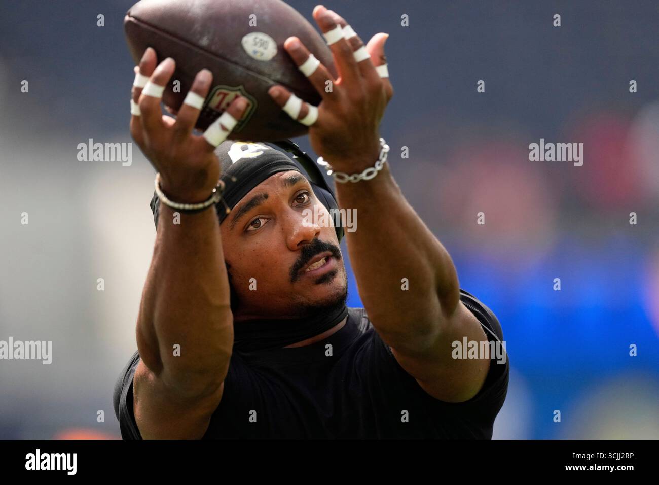 Los Angeles Rams cornerback Ahkello Witherspoon warms up before an NFL ...