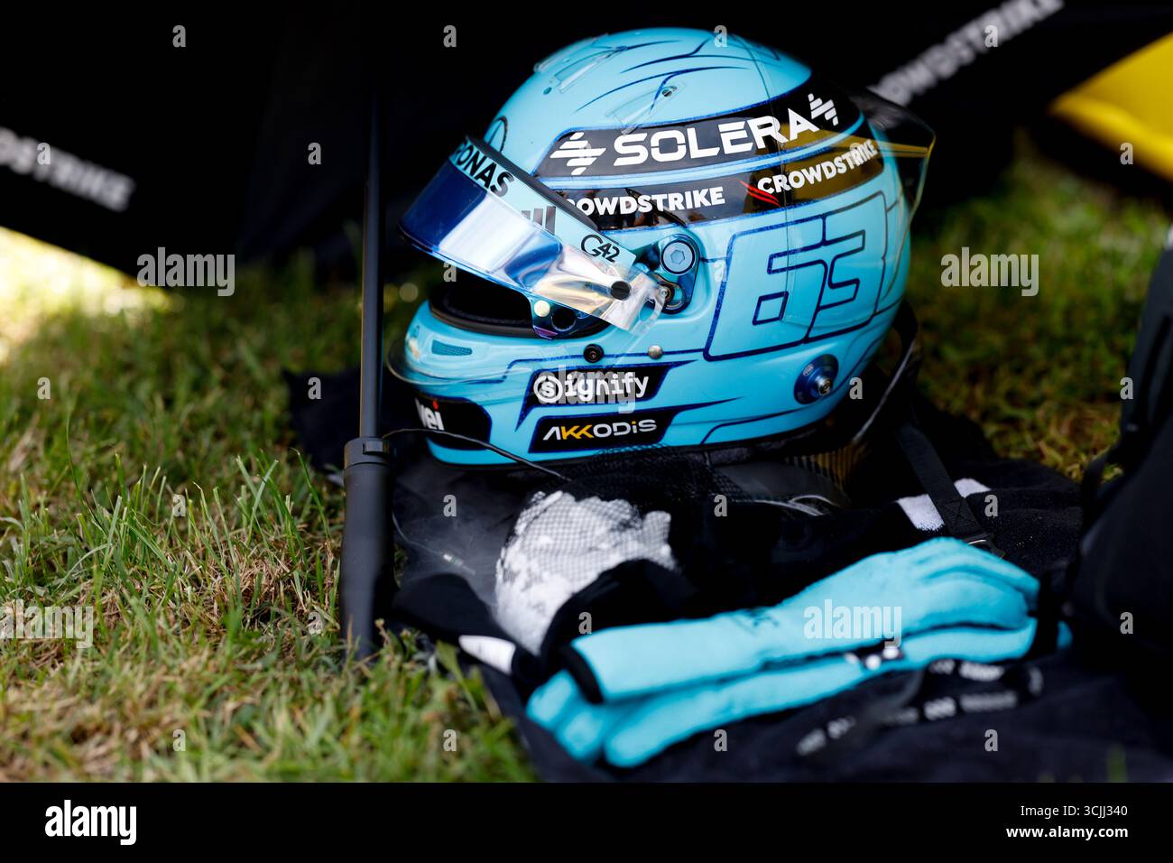 George russell 2025 helmet hi-res stock photography and images - Alamy