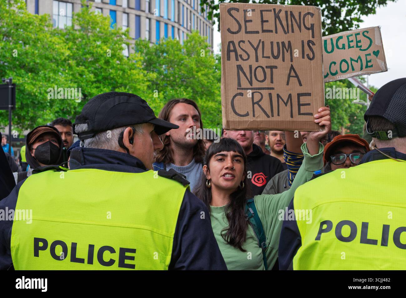 Bristol, UK. 7th Sep, 2025. Anti racism activists are pictured in front ...