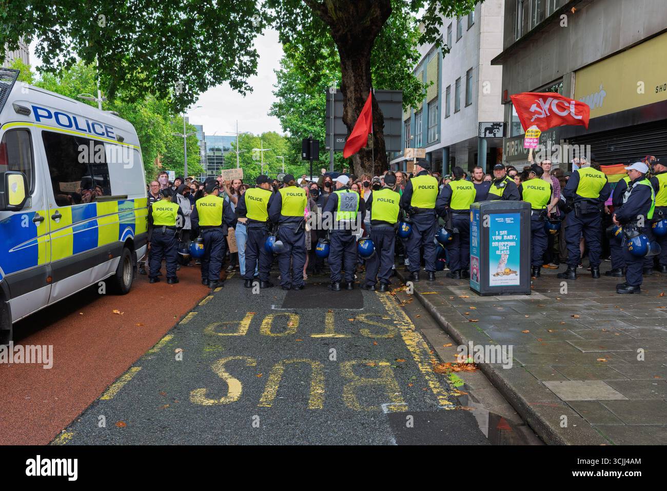 Bristol, UK. 7th Sep, 2025. Police are pictured as they separate anti ...