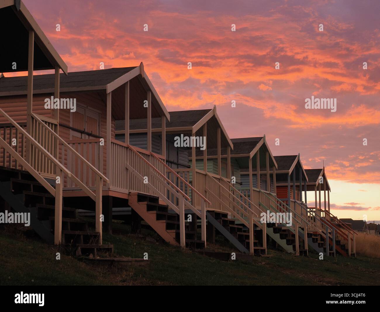 Minster on Sea, Kent, UK. 7th Sep, 2025. UK Weather: sunset behind ...