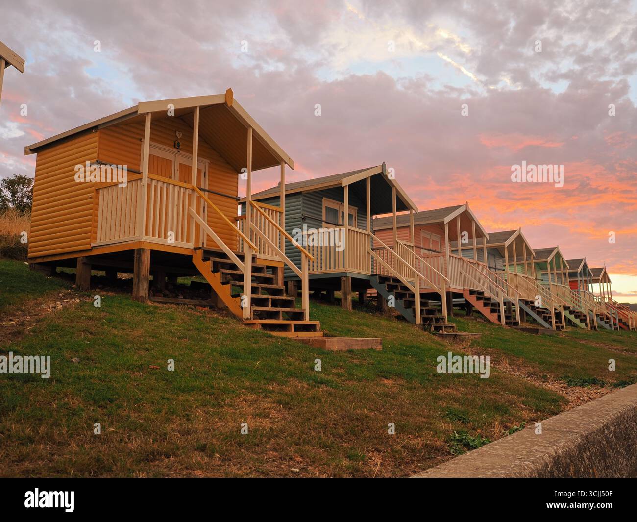 Minster on Sea, Kent, UK. 7th Sep, 2025. UK Weather: sunset behind ...