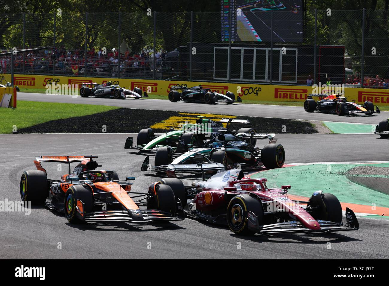 #16 Charles Leclerc (MCO, Scuderia Ferrari HP), #81 Oscar Piastri (AUS ...