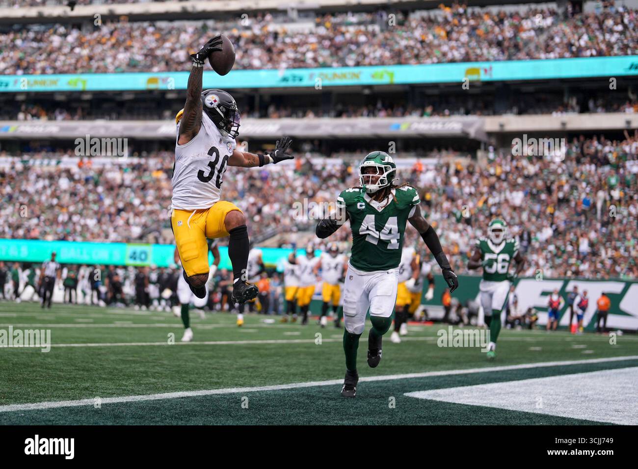 Pittsburgh Steelers running back Jaylen Warren (30) reacts after ...