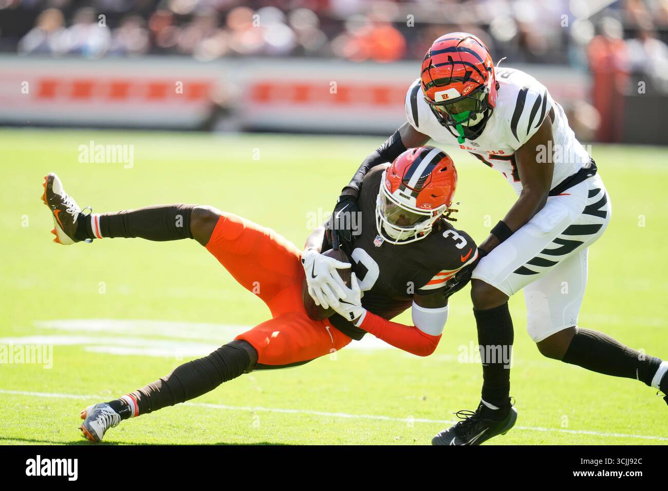 Cleveland Browns wide receiver Jerry Jeudy (3) catches as pass as ...