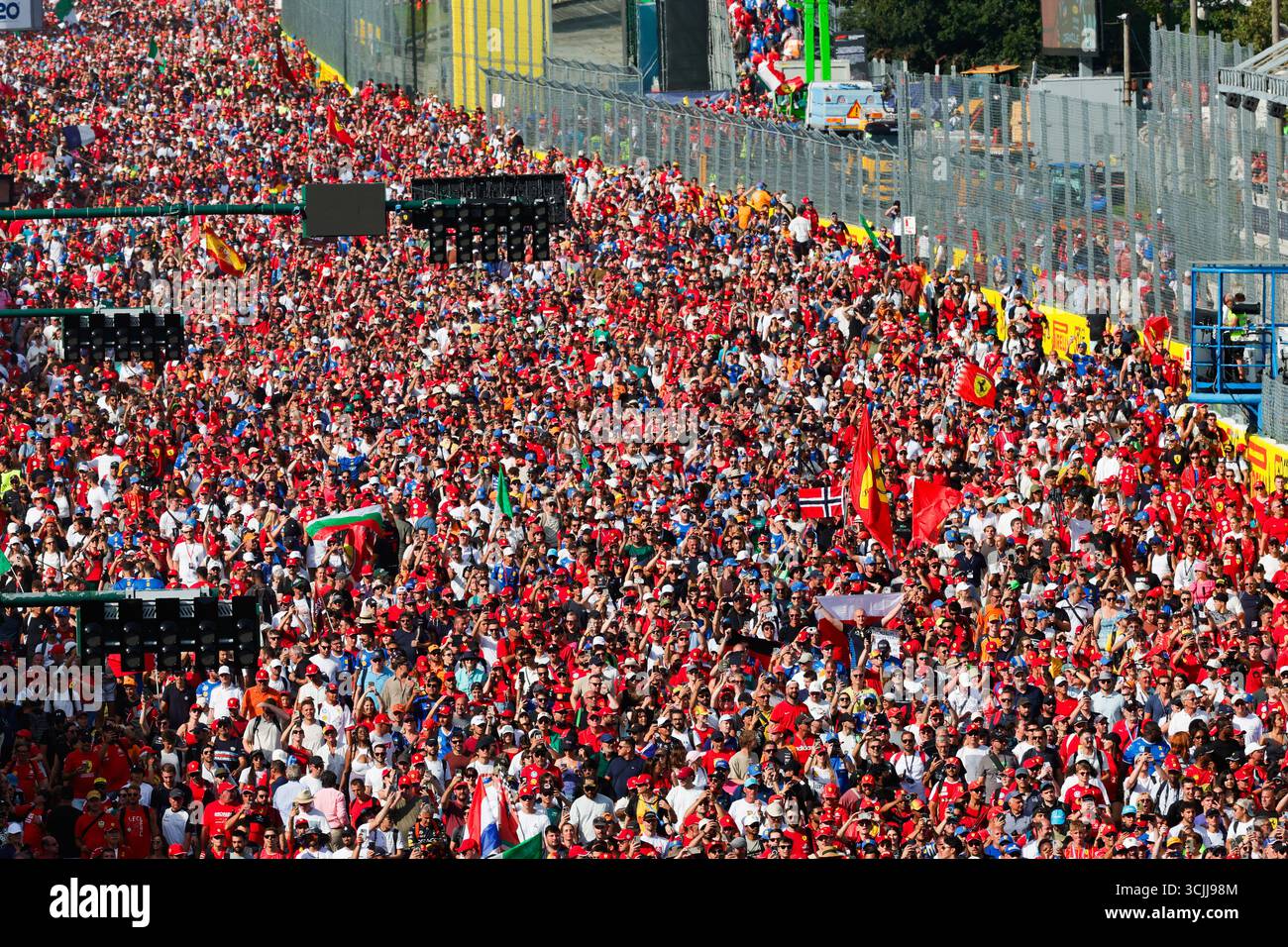 Fans during podium ceremony, F1 Grand Prix of Italy at Autodromo ...