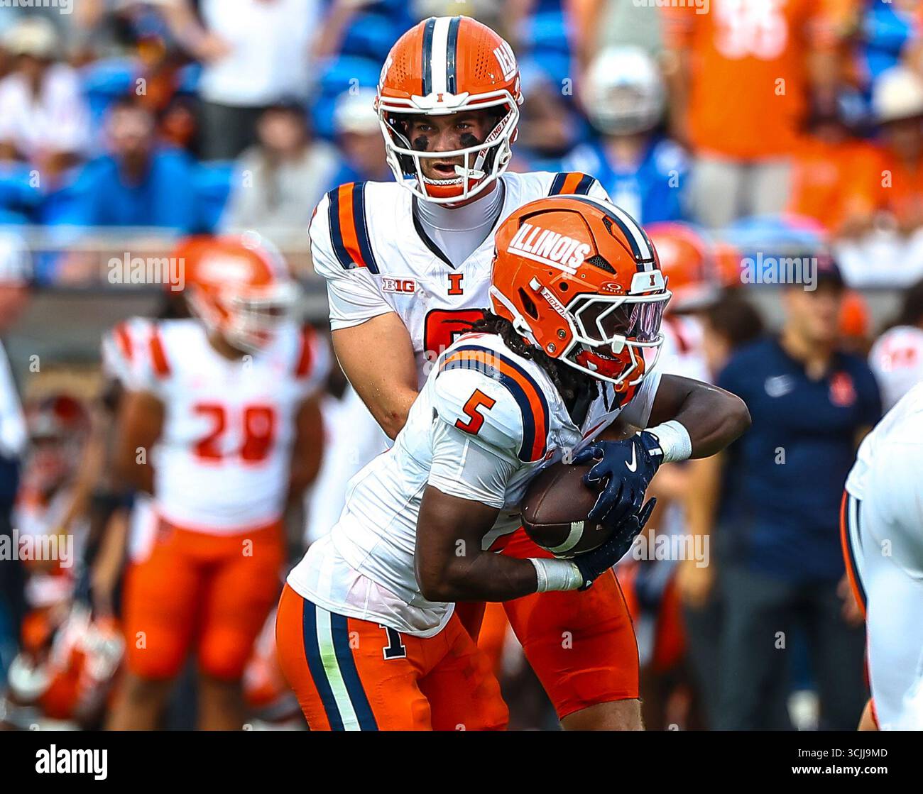 September 6,2025: Illinois running back Ca'Lil Valentine (5) gets ...
