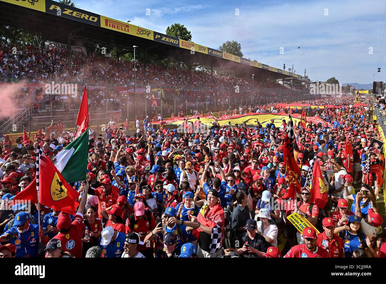 MONZA, ITALY - SEPTEMBER 07: The fans on the grid during the F1 Grand ...