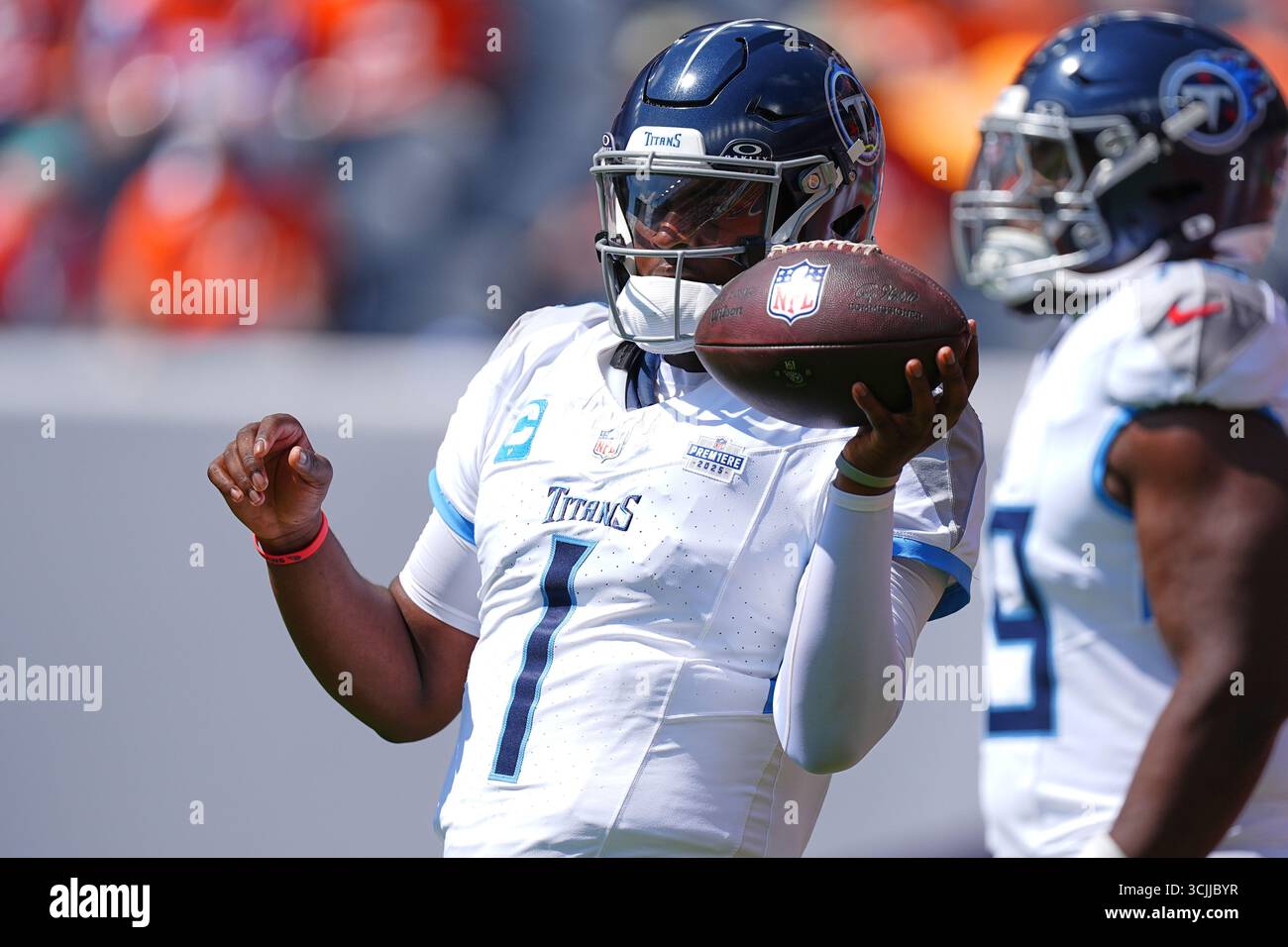 Tennessee Titans quarterback Cam Ward (1) warms up before an NFL ...
