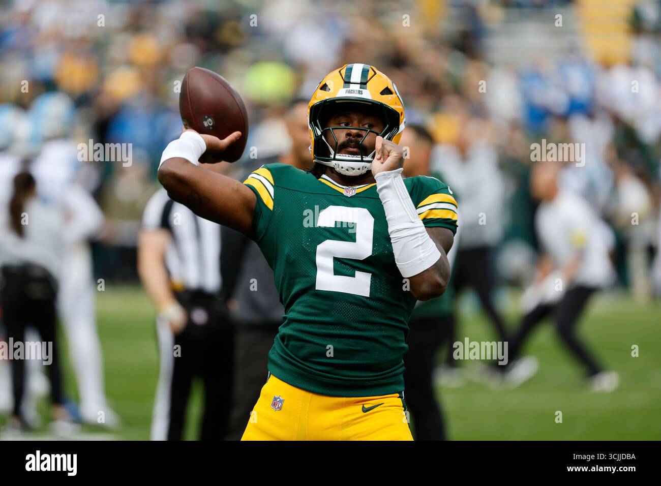 Green Bay Packers quarterback Malik Willis (2) throws during warmups ...